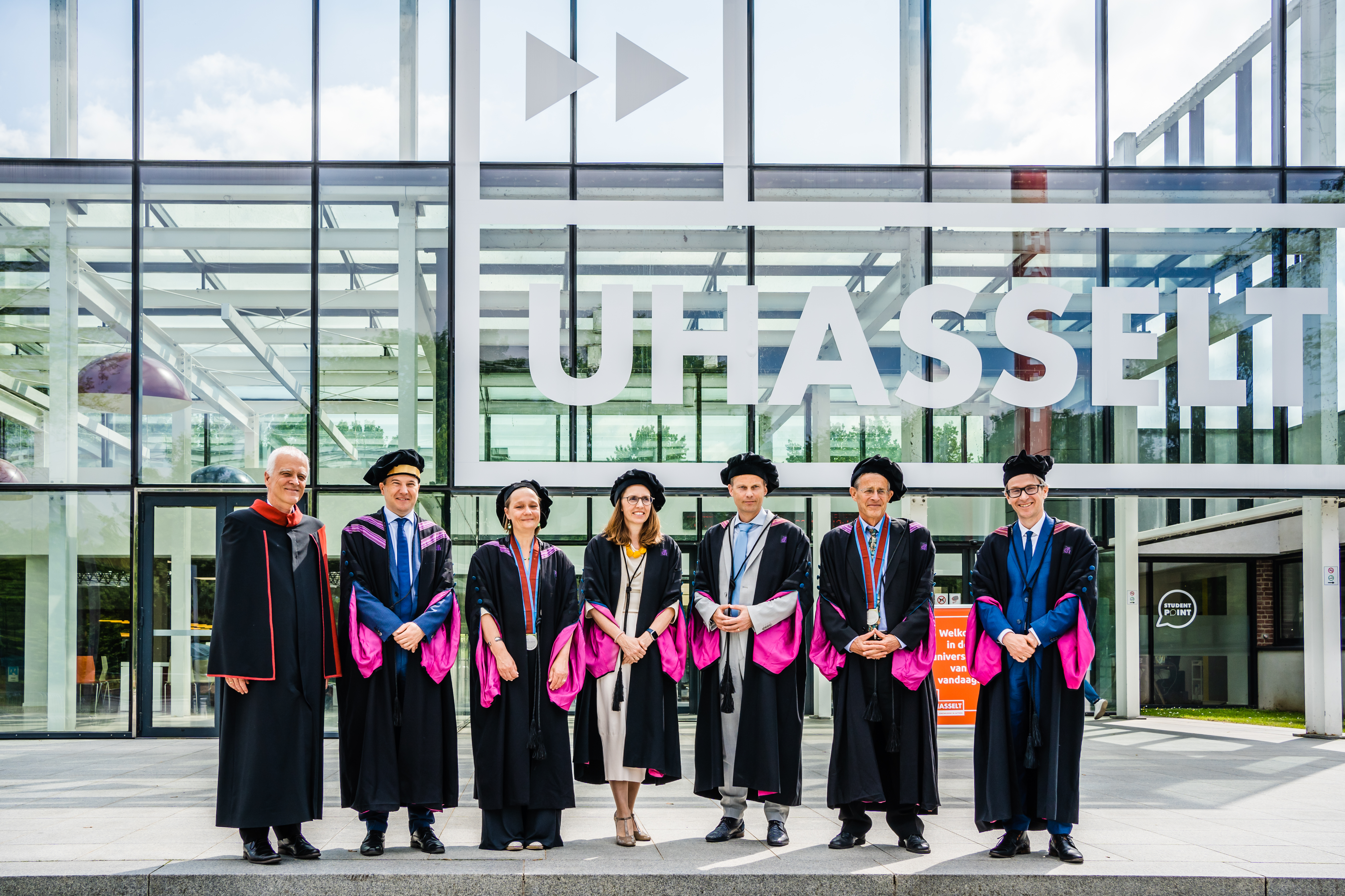 ‘Excellente wetenschappers’ Erika Vlieghe en Jordi Sunyer nieuwe eredoctoren Universiteit ...